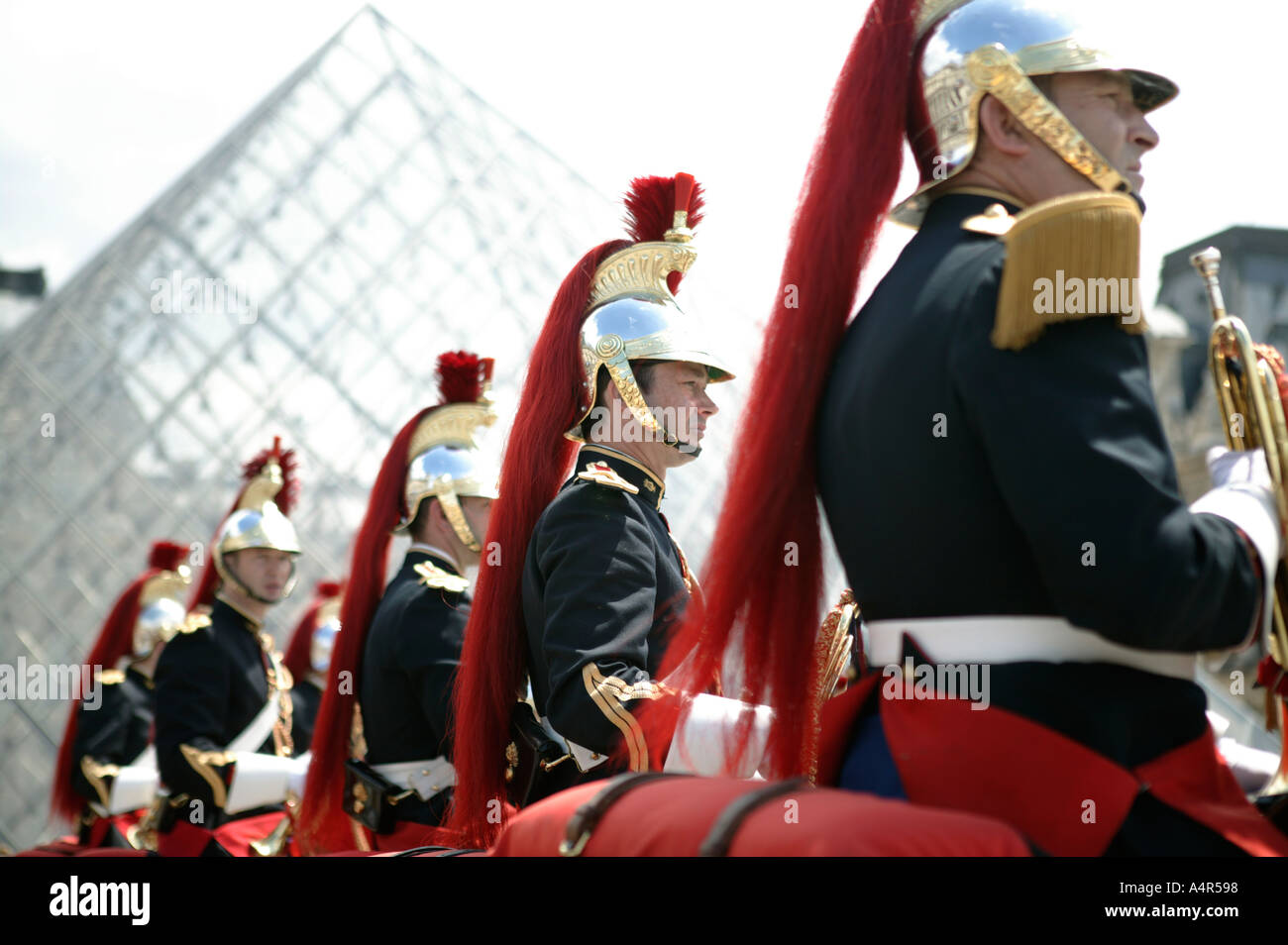 French Republican guards on show in front of the Louvre museum in Paris ...