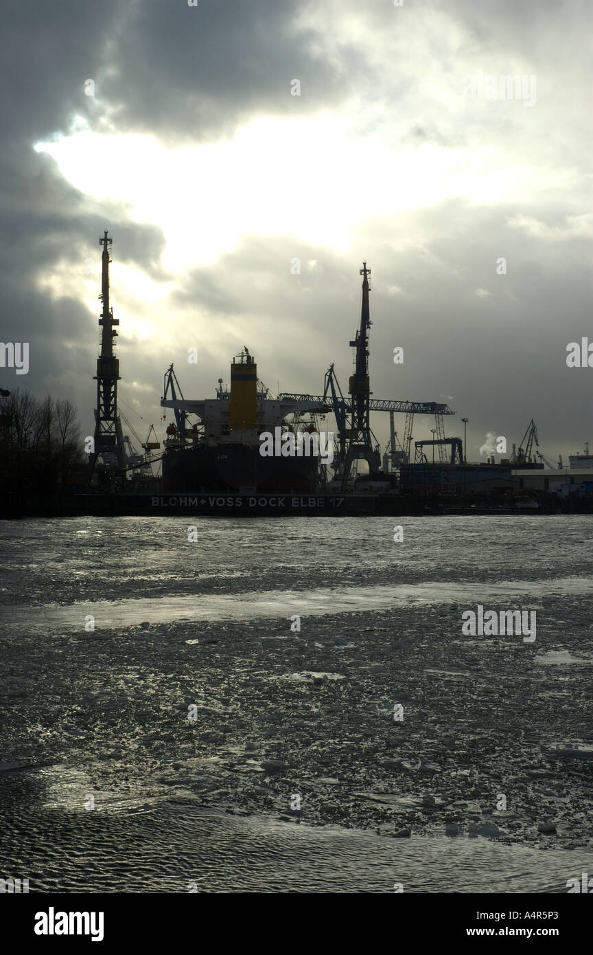 Ice in Hamburg port Stock Photo - Alamy