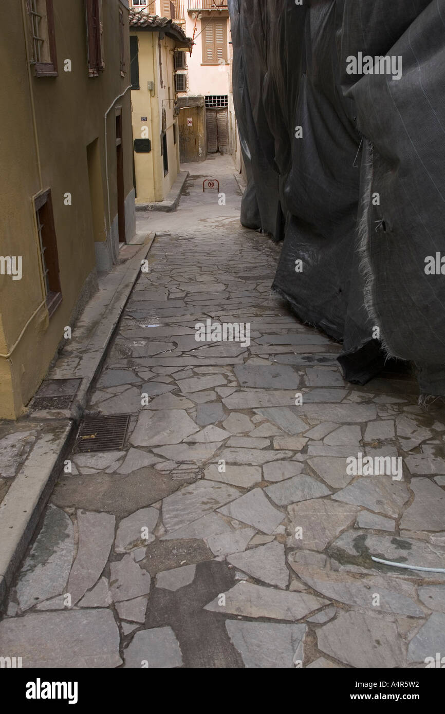 Sides of buildings hi-res stock photography and images - Alamy