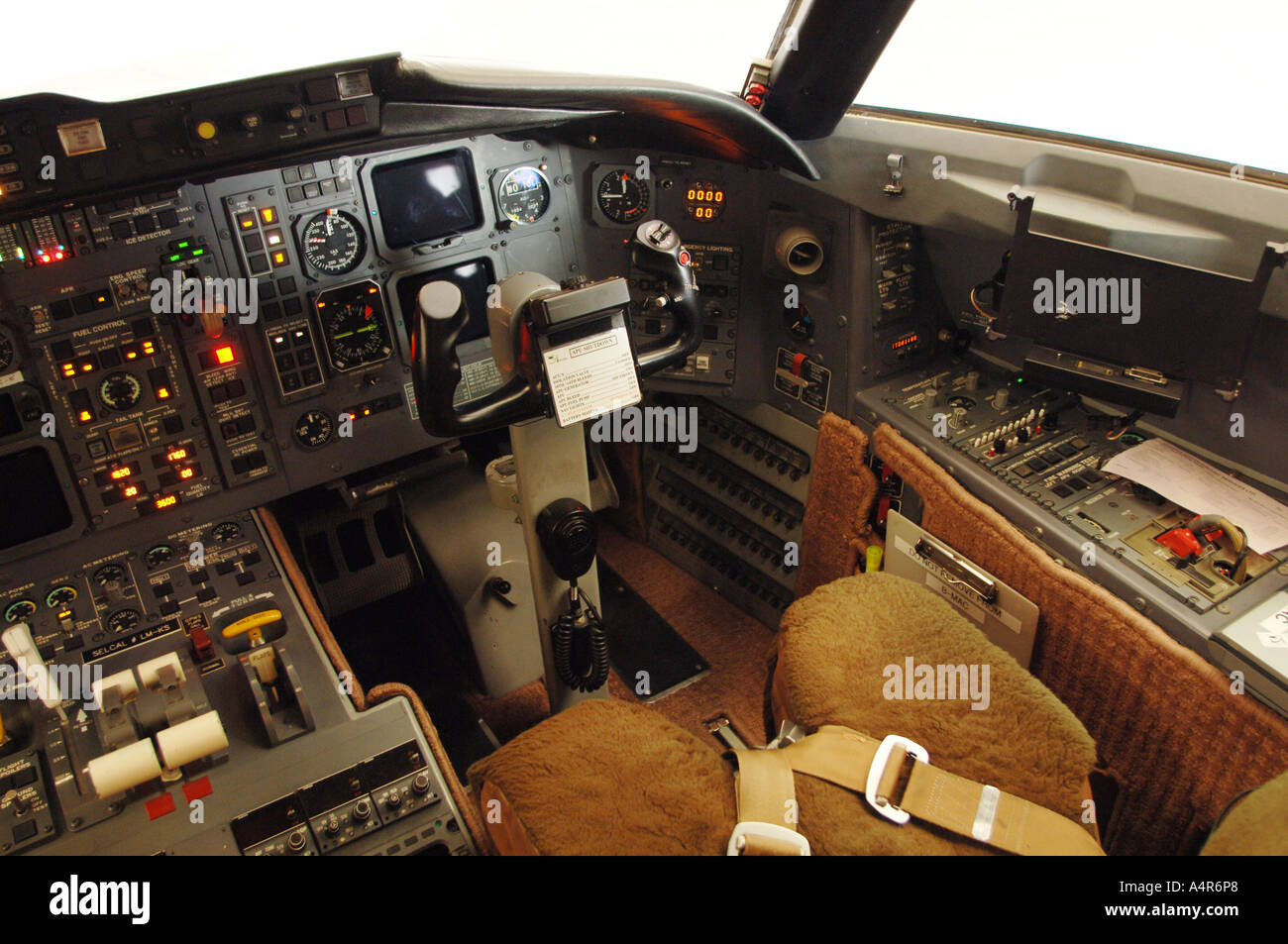 airplane empty cockpit Stock Photo - Alamy