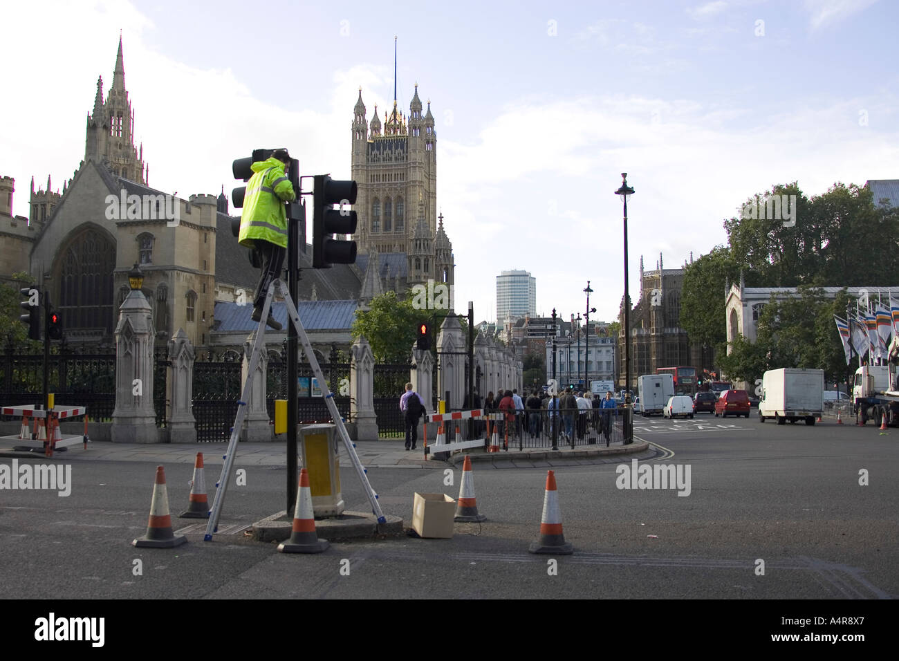 Man repairing a traffic light Stock Photo - Alamy