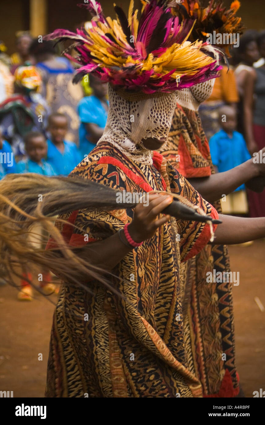 Side profile of two people dancing in traditional clothing Stock Photo ...