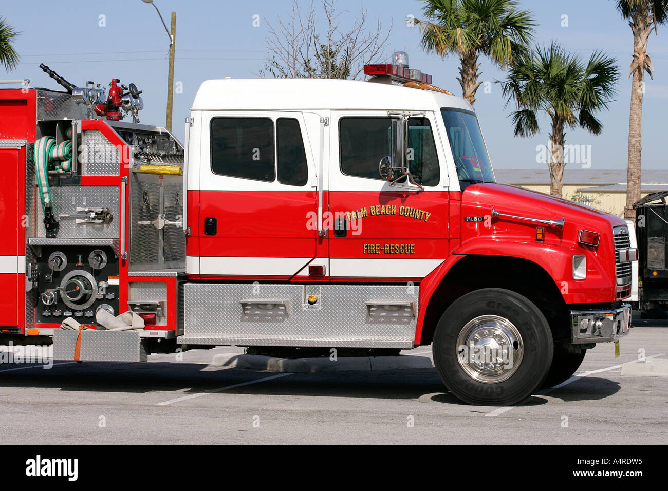 Bucket brigade hi-res stock photography and images - Alamy
