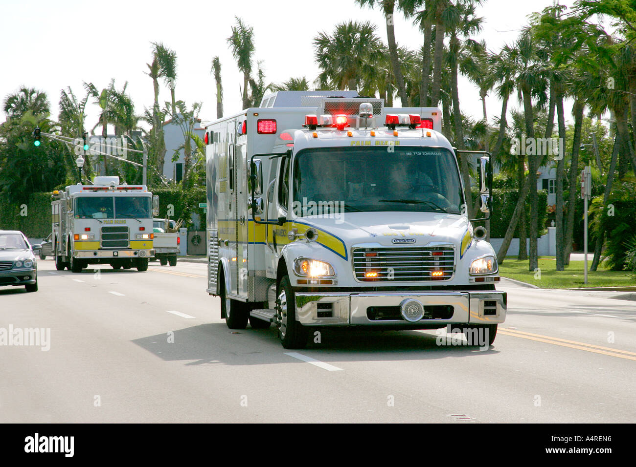 Emergency medicine ambulance rescue workers command unit doctor ...
