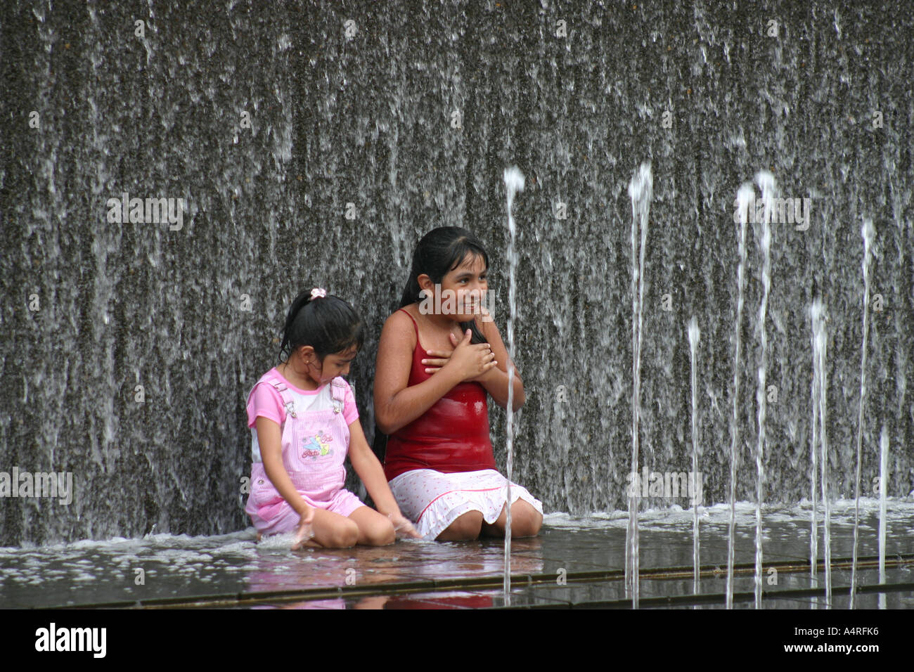 Navy Pier Chicago Water Fountain High Resolution Stock Photography and ...