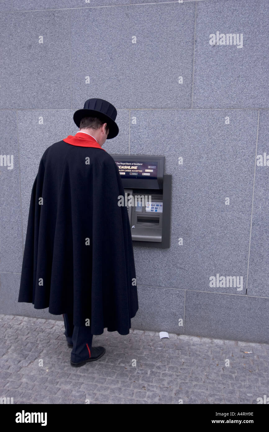 Historic beefeater hi-res stock photography and images - Alamy