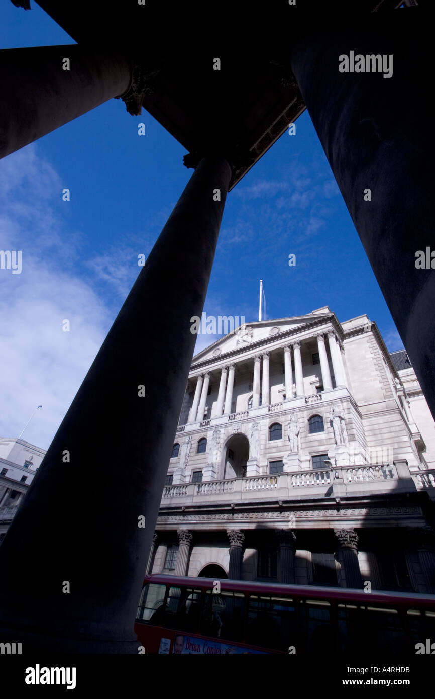 Threadneedle street national bank hi-res stock photography and images ...