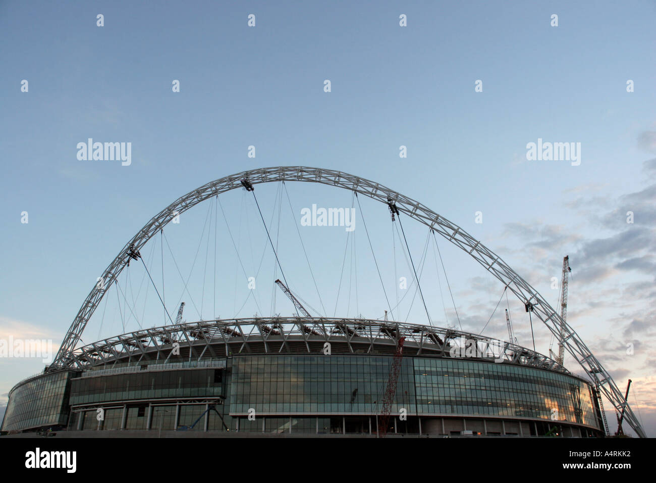 Construction new wembley stadium arch hi-res stock photography and ...