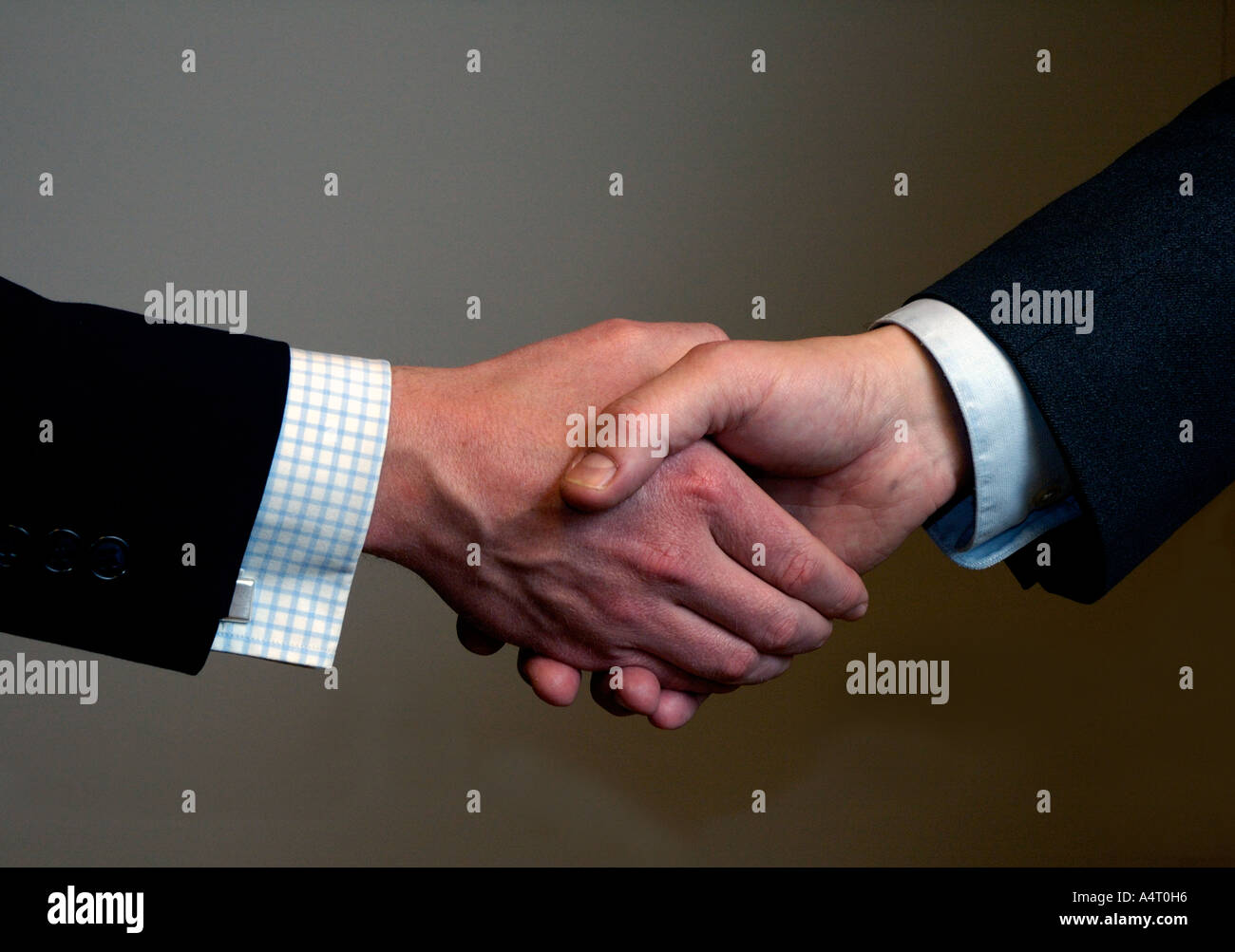 Handskakning hi-res stock photography and images - Alamy
