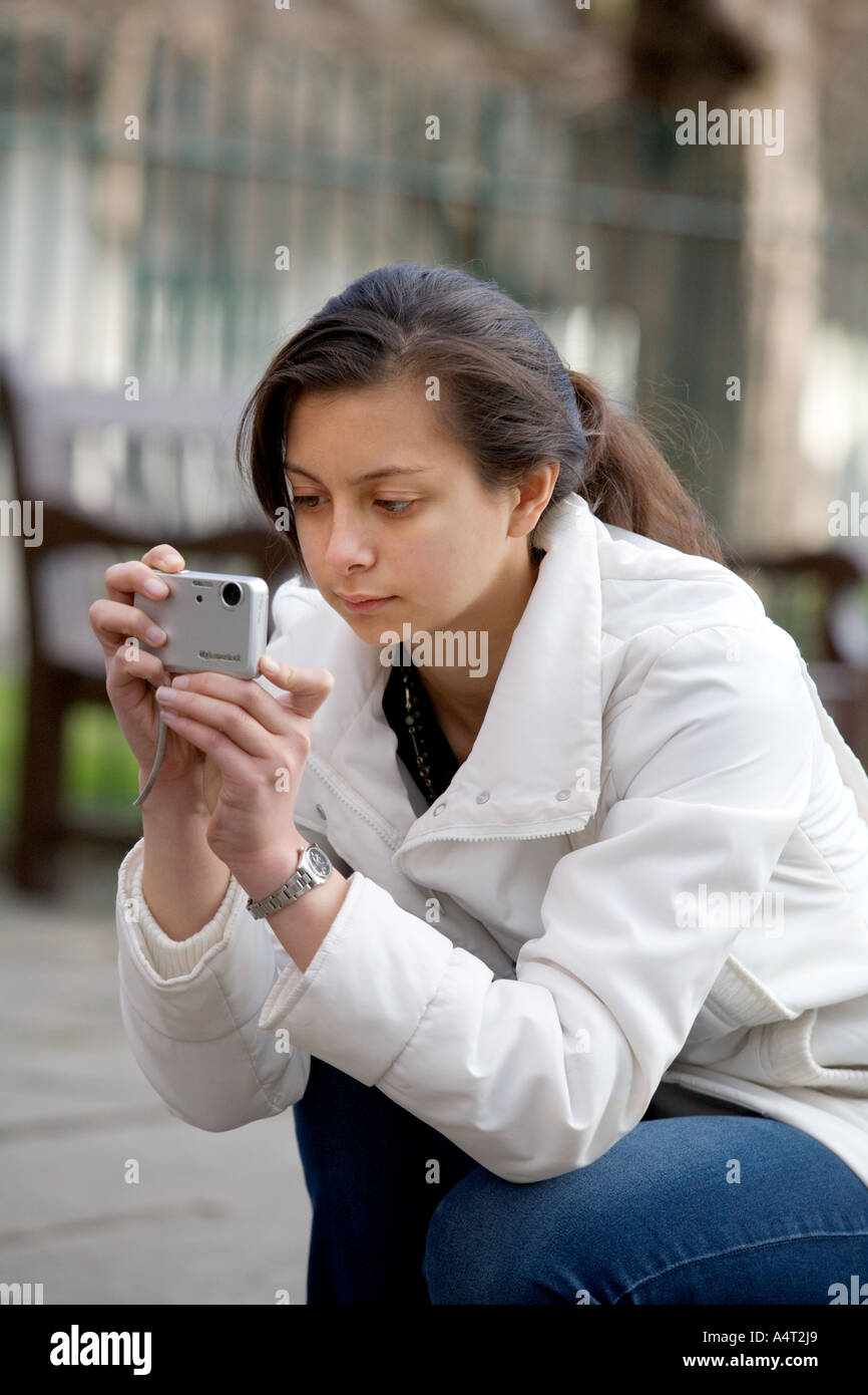Snapping snapshot hi-res stock photography and images - Alamy