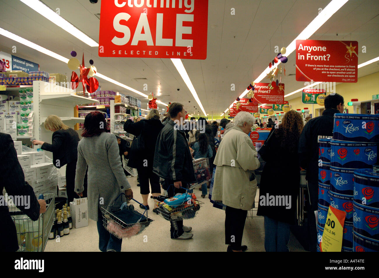 shoppers queuing up at cashier in Tesco supermarket Stock Photo - Alamy