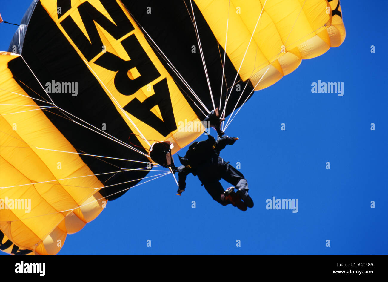 Military Parachute High Resolution Stock Photography and Images - Alamy