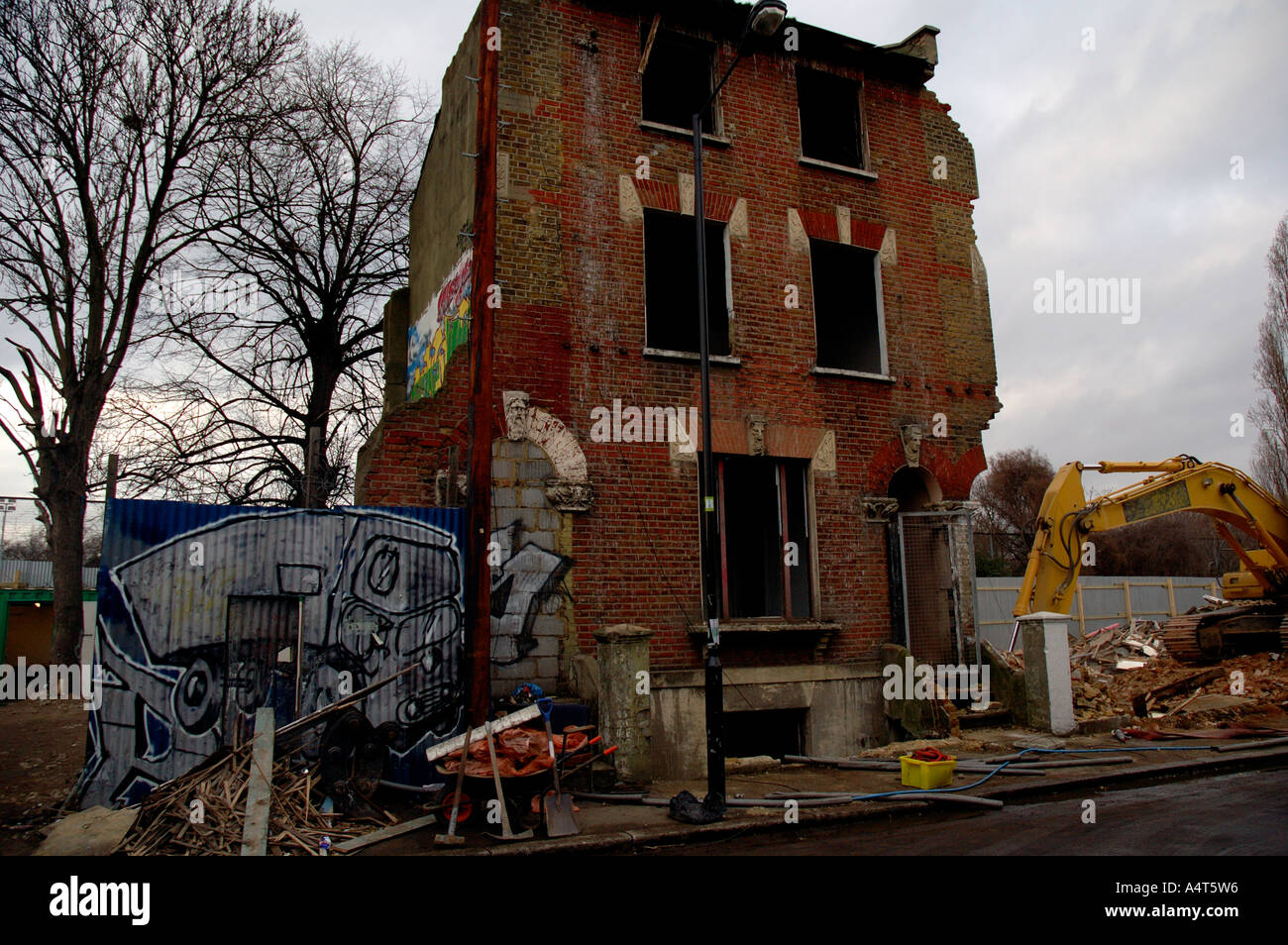 Old victorian houses in london hi-res stock photography and images - Alamy