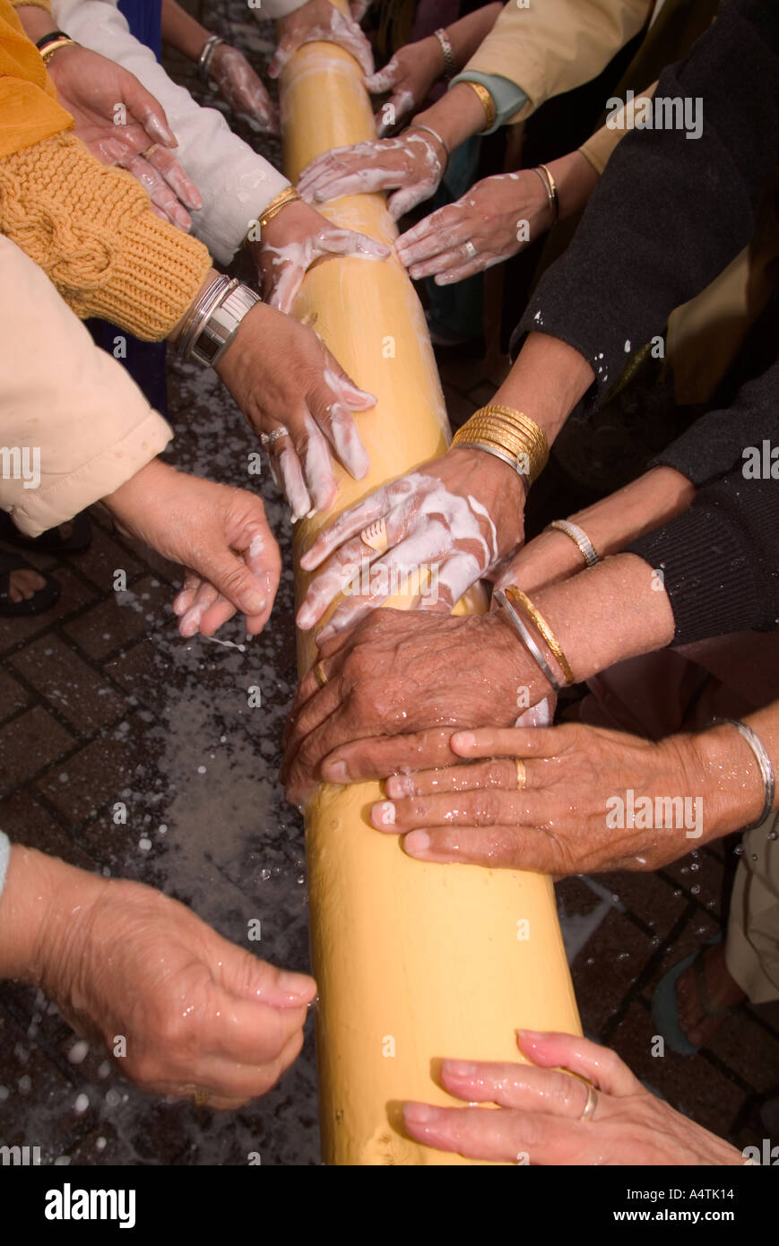 Sikh nishan sahib flag hi-res stock photography and images - Alamy