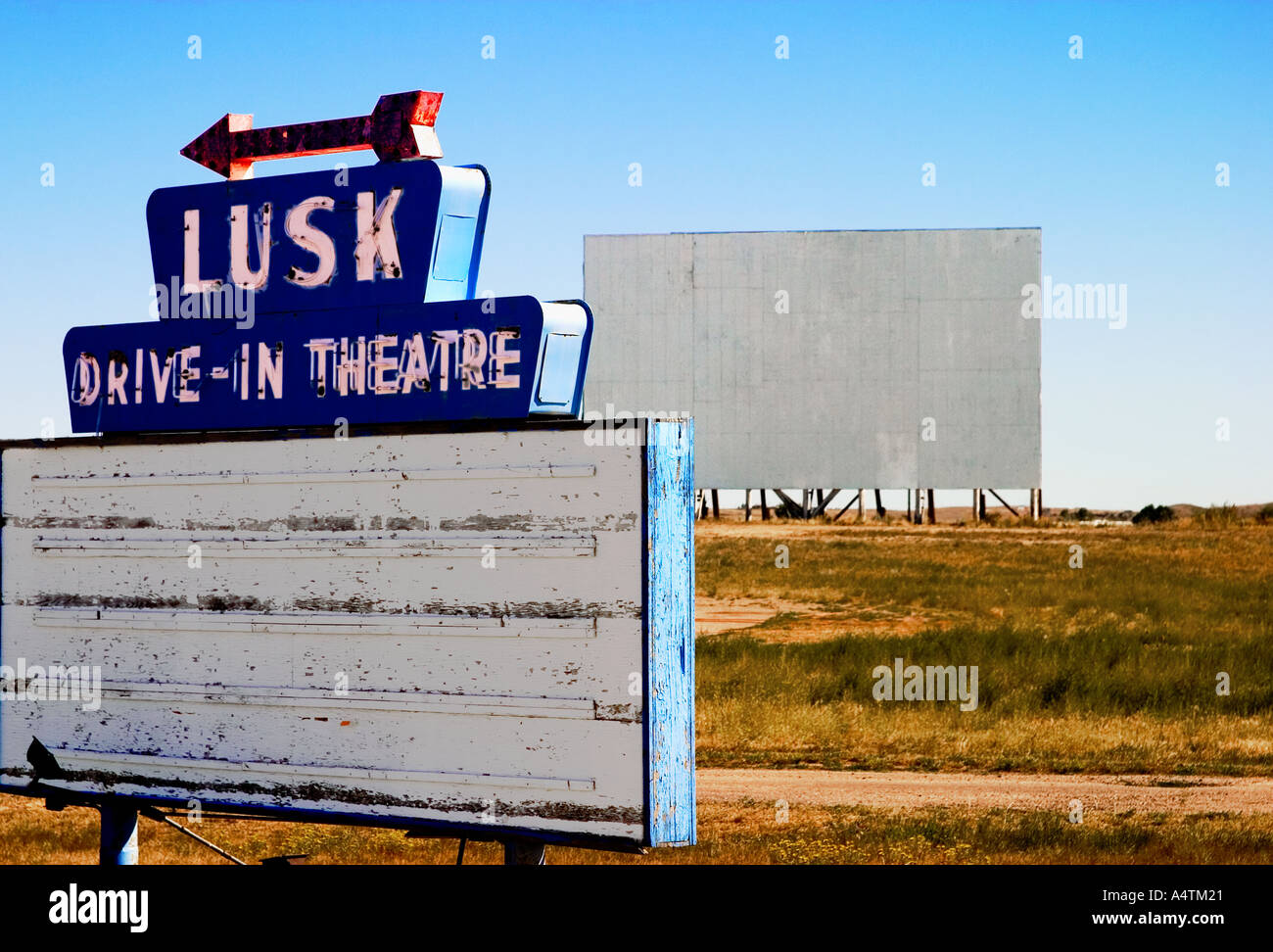 Drive in movie hi-res stock photography and images - Alamy