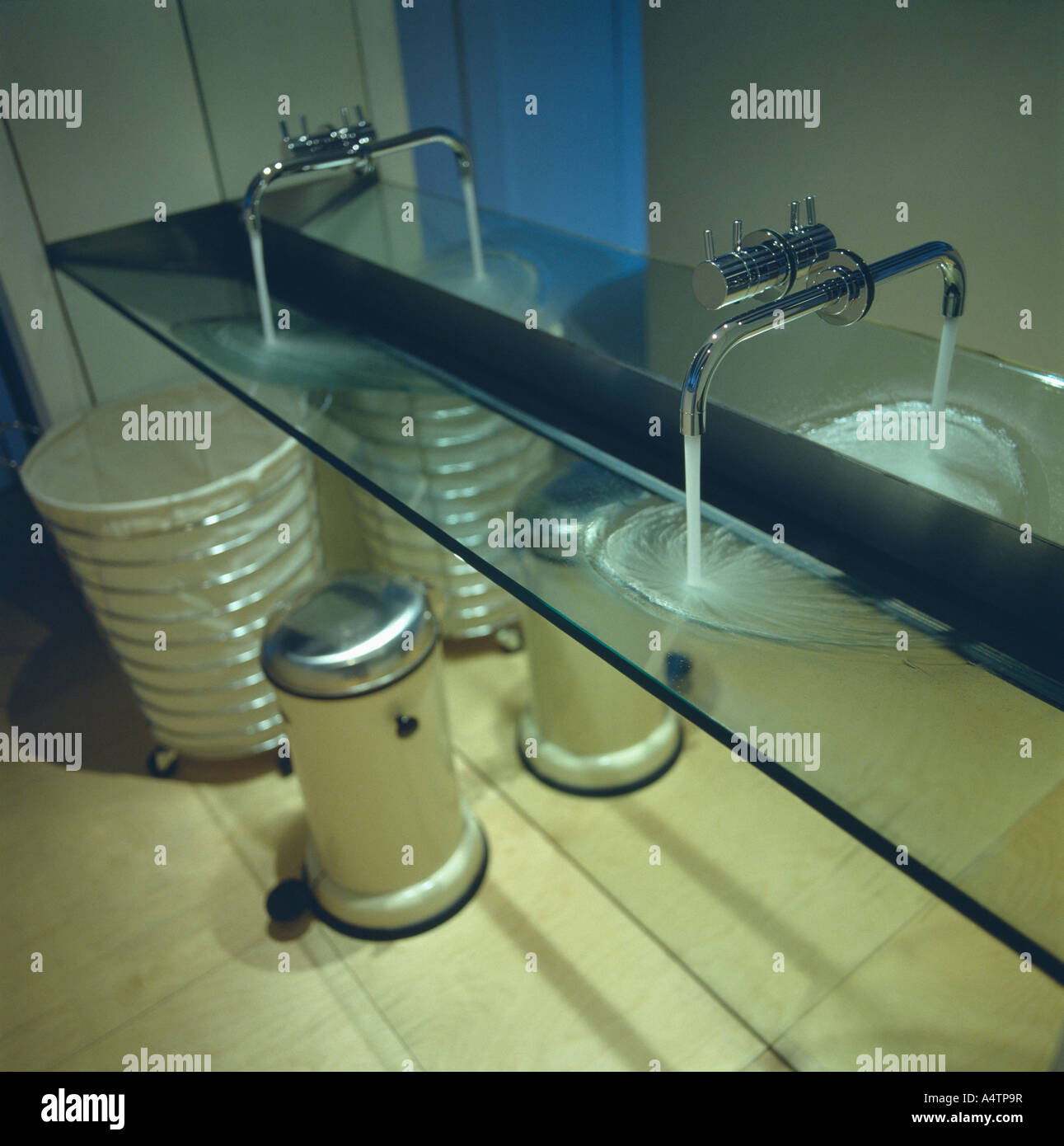 Running bath taps hi-res stock photography and images - Alamy