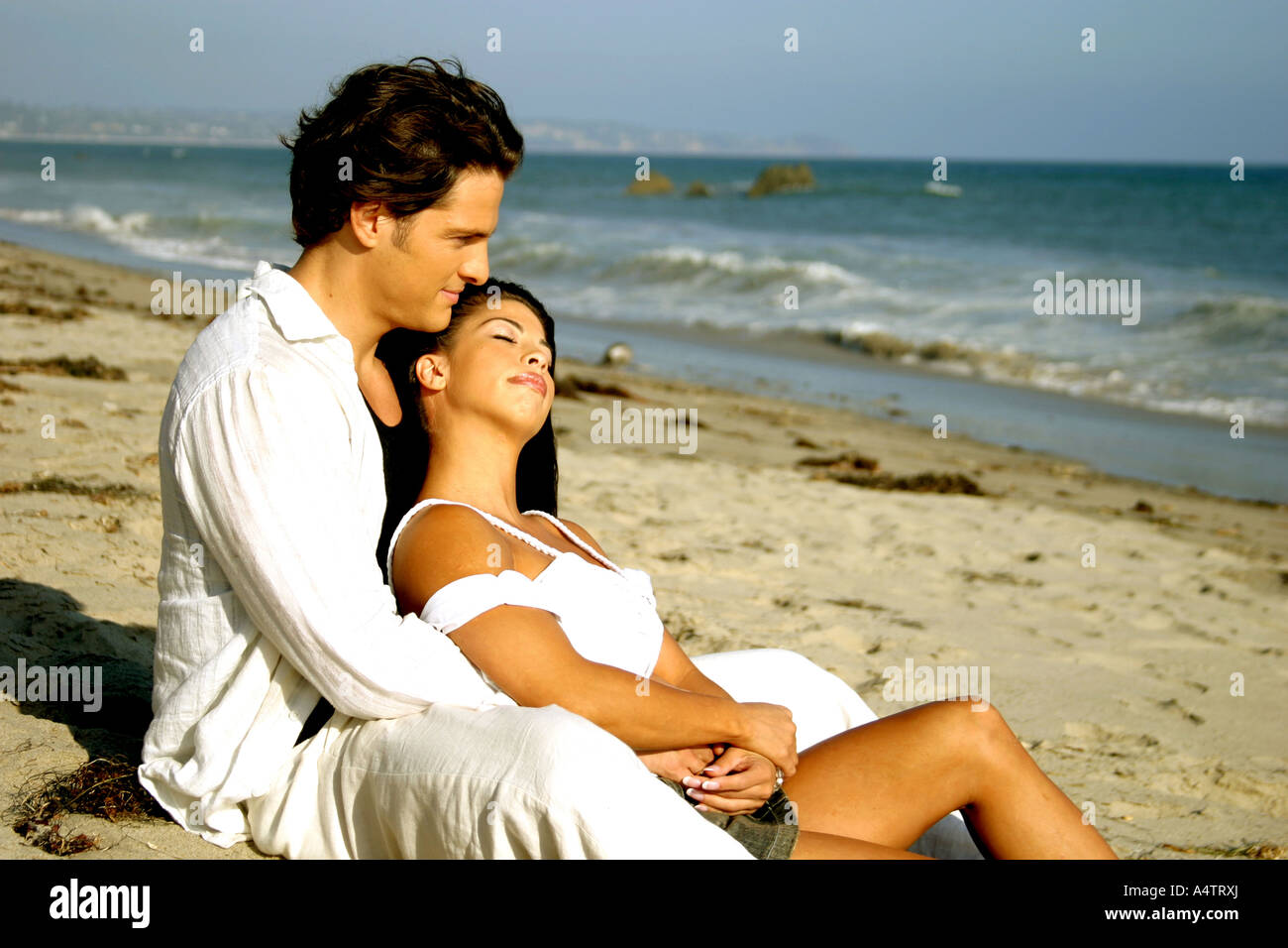 Couple in love at the beach Stock Photo - Alamy