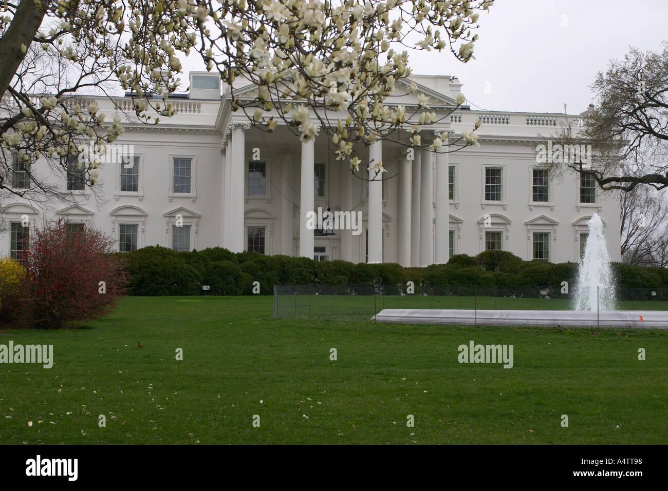 President clinton at white house hi-res stock photography and images ...