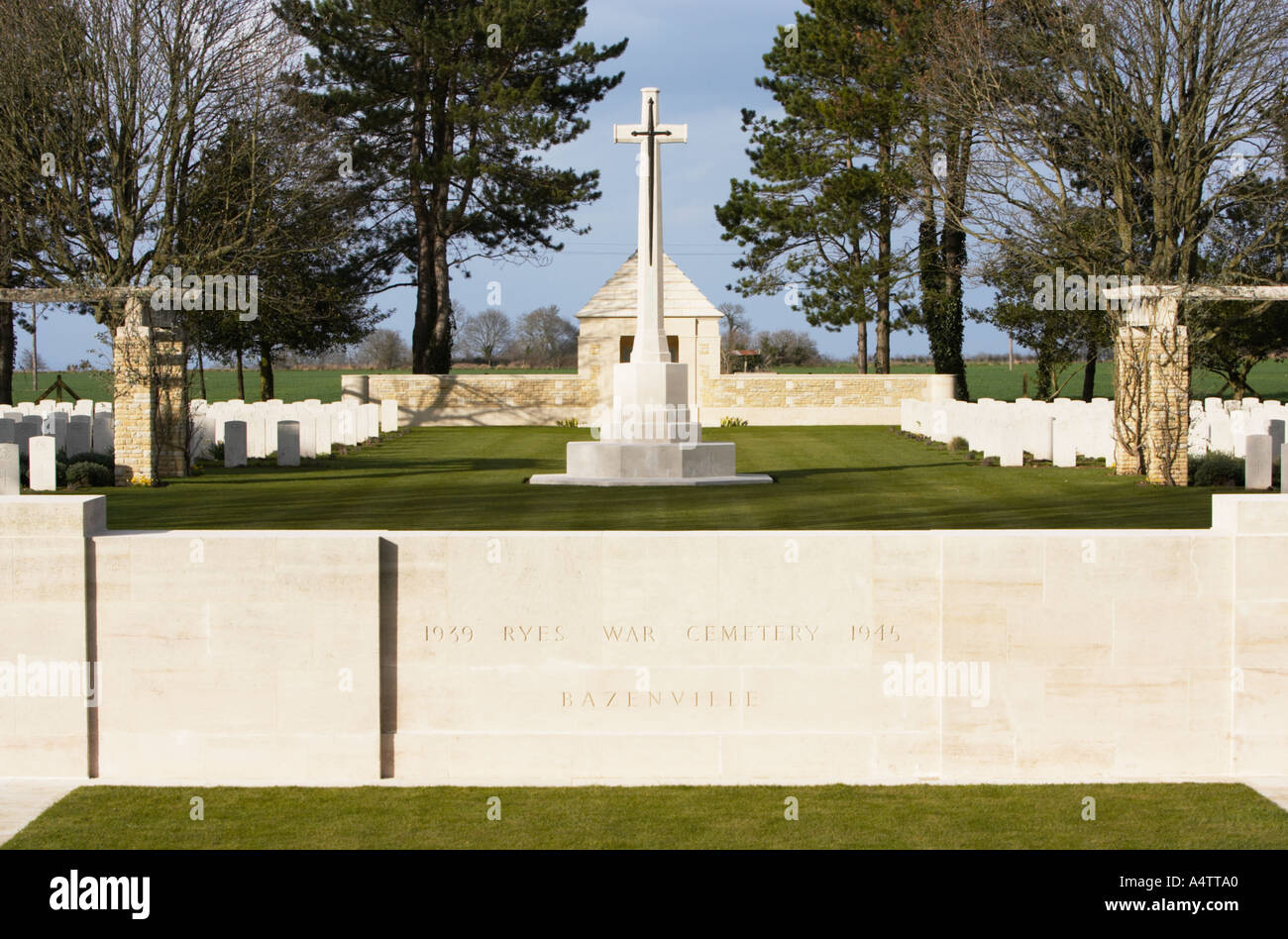 World war 2 cemeteries hi-res stock photography and images - Alamy