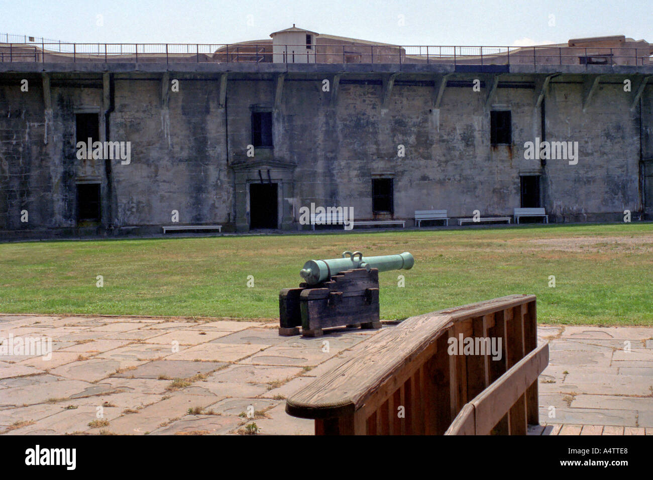 Fort Delaware on the Delaware River Prisoner of war camp for ...