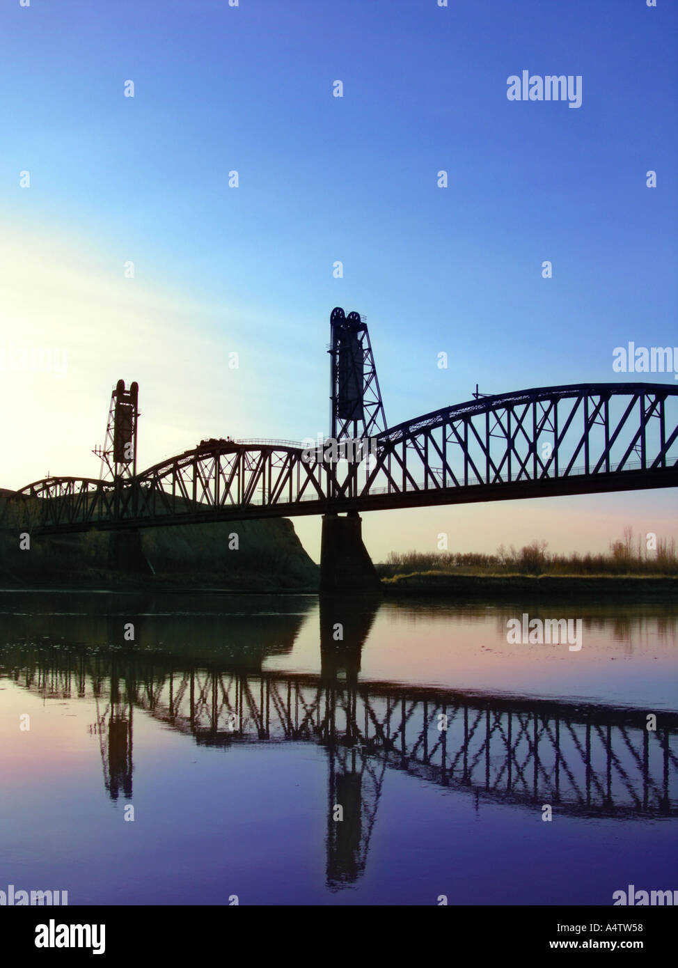 Sunrise with historic lift bridge hi-res stock photography and images ...