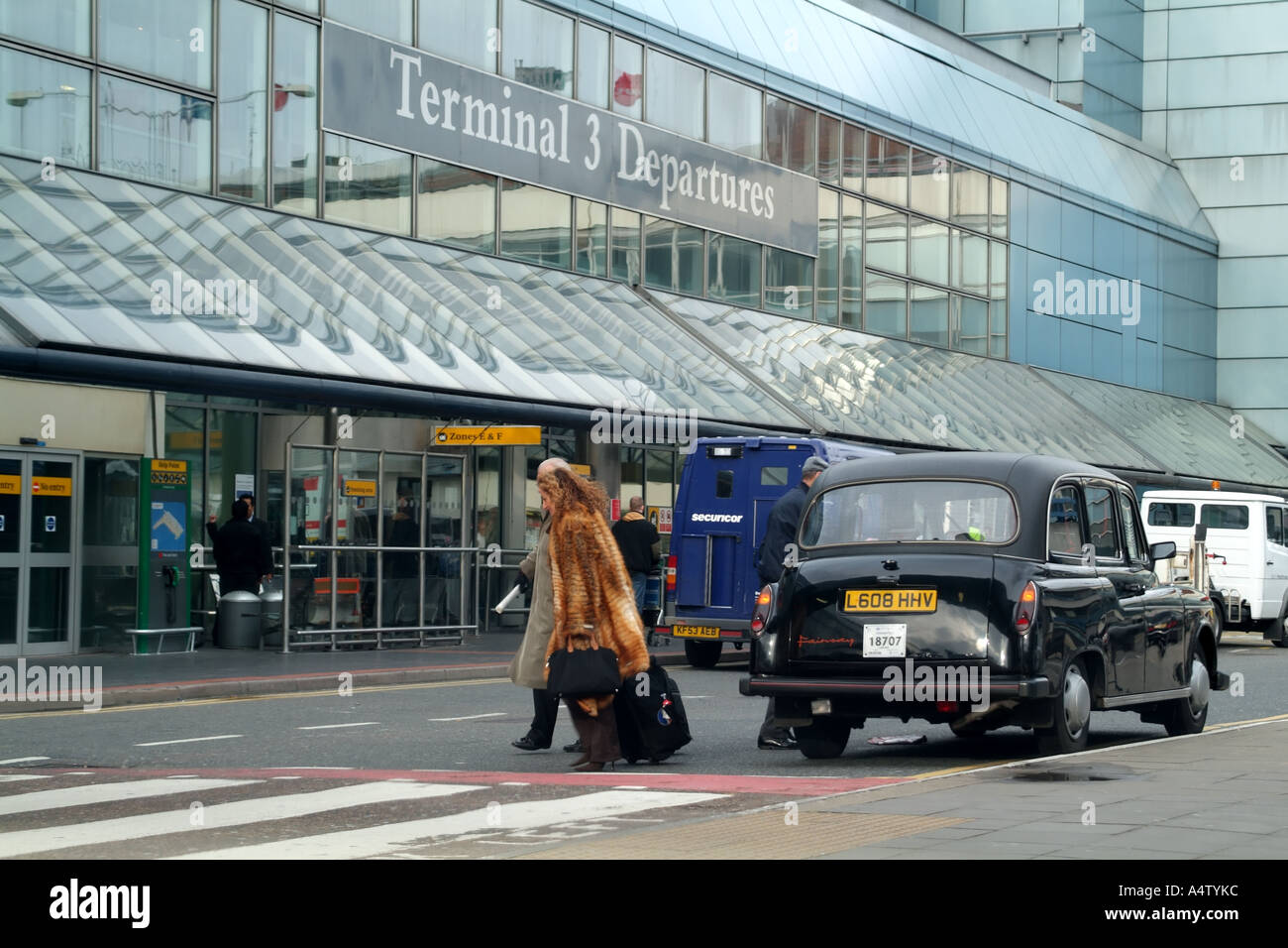 Heathrow airport terminal 3 hi-res stock photography and images - Alamy