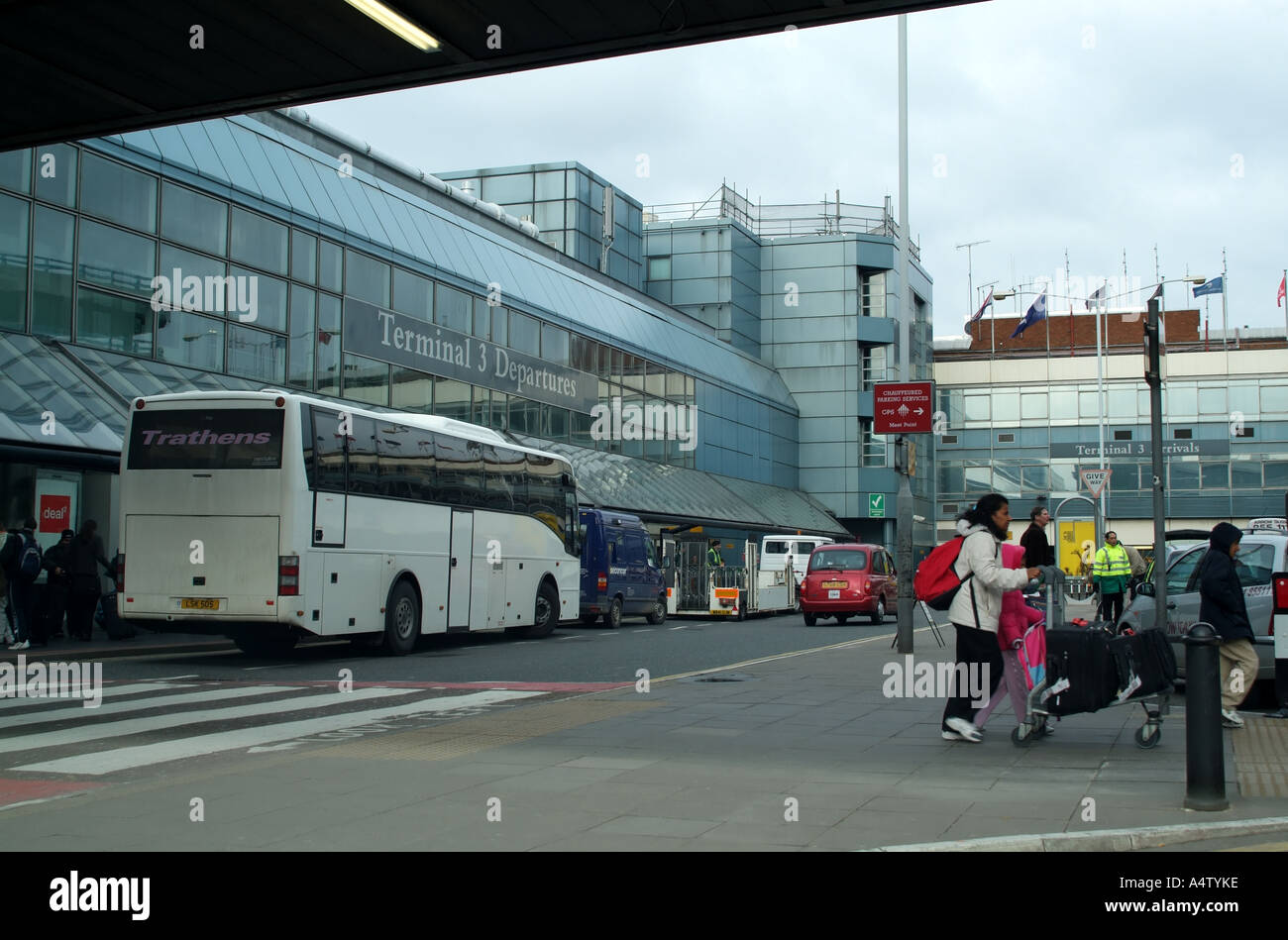 Airport drop off heathrow hi-res stock photography and images - Alamy