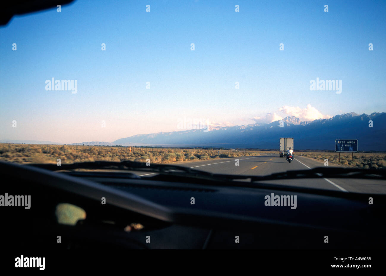 California highway 395 road sign hi-res stock photography and images ...