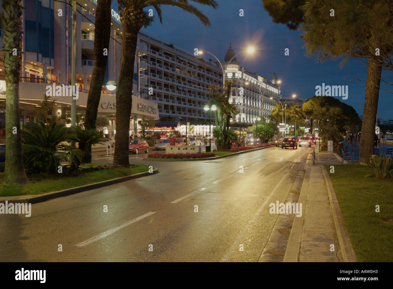 CANNES STREET AT NIGHTS Stock Photo - Alamy