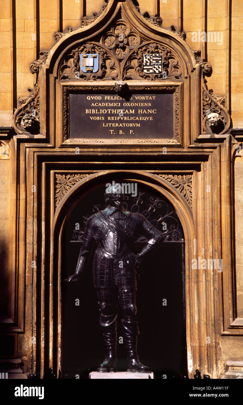 Bodleian library entrance statue earl hi-res stock photography and ...