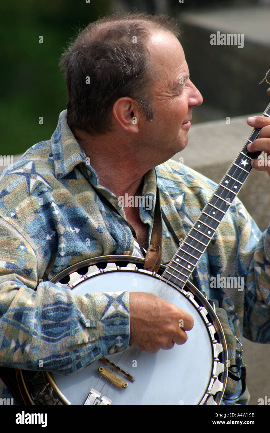 Man playing banjo hi-res stock photography and images - Alamy