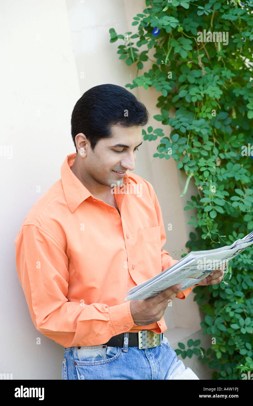 Reading perusing hi-res stock photography and images - Alamy