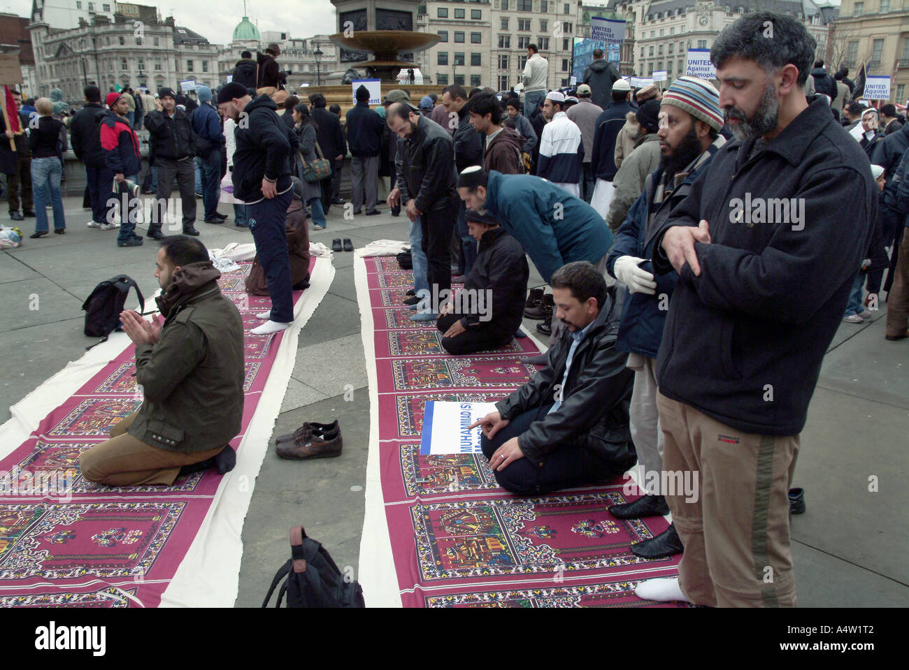 Muslim prayers london hi-res stock photography and images - Alamy