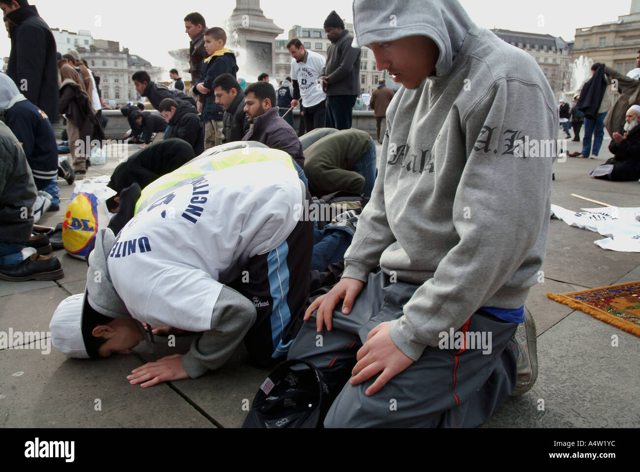 Muslim prayers london hi-res stock photography and images - Alamy