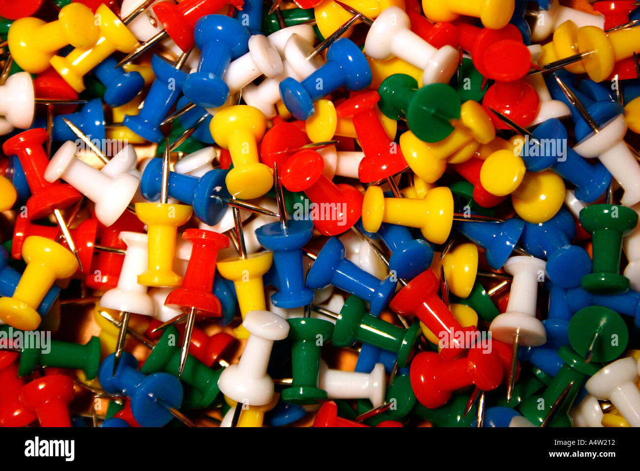 Pile of Drawing Pins Map Pins Stock Photo - Alamy