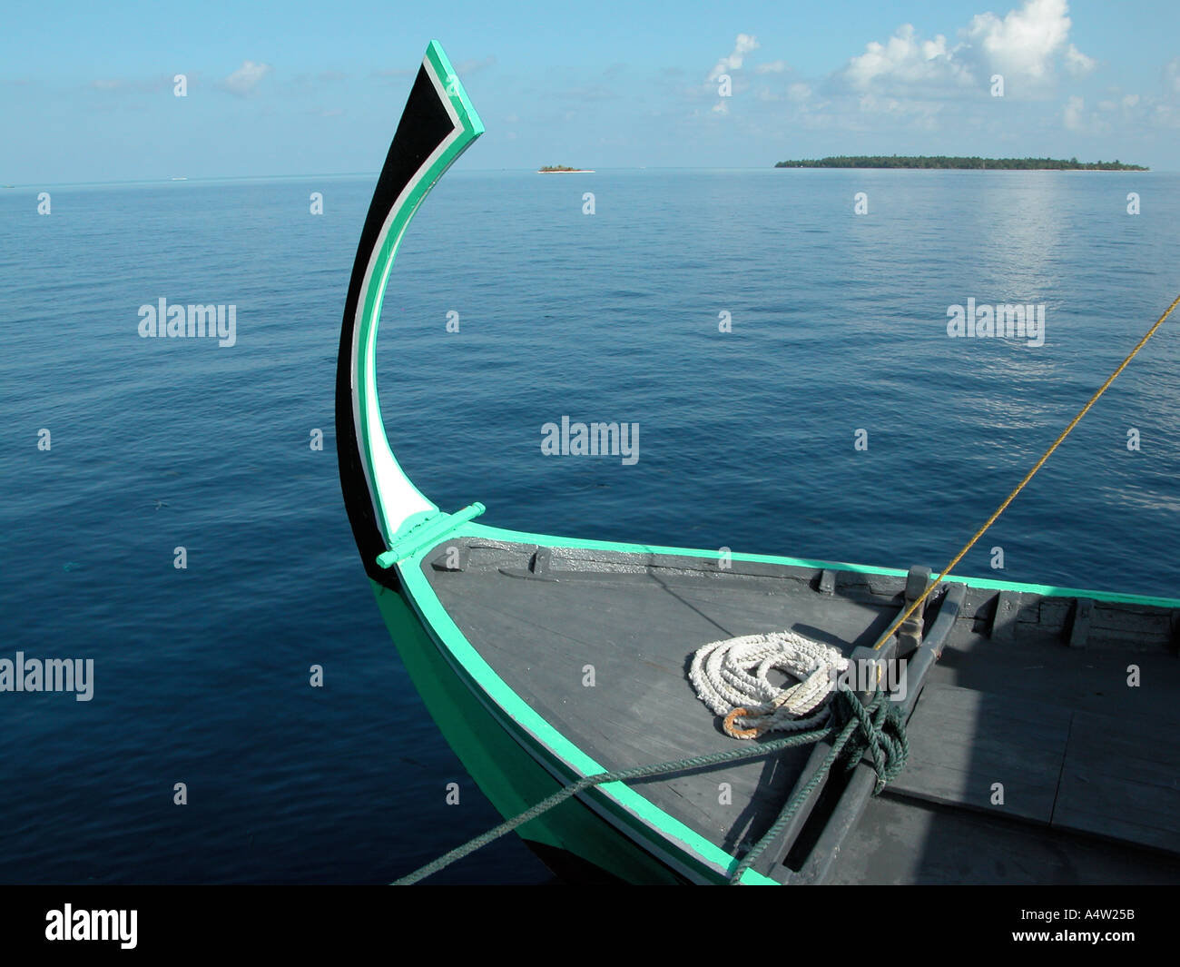 Traditional dhoni boat in maldives hi-res stock photography and images ...