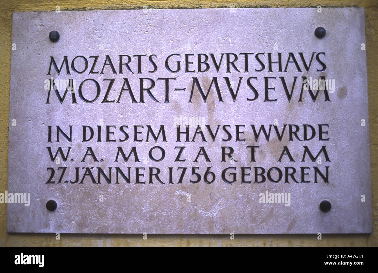 Mozarts geburtshaus museum hi-res stock photography and images - Alamy