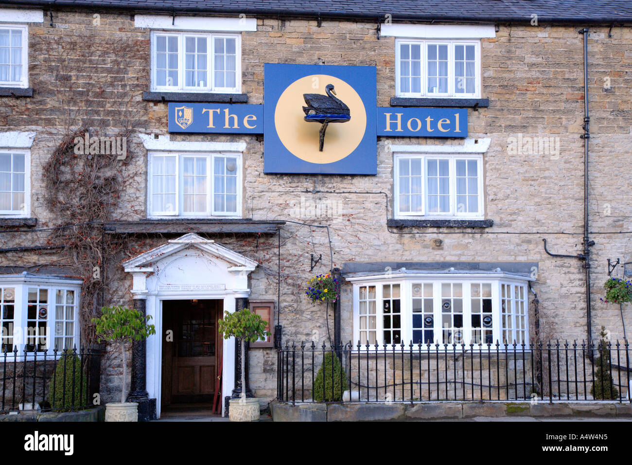 The black swan hotel helmsley hi-res stock photography and images - Alamy