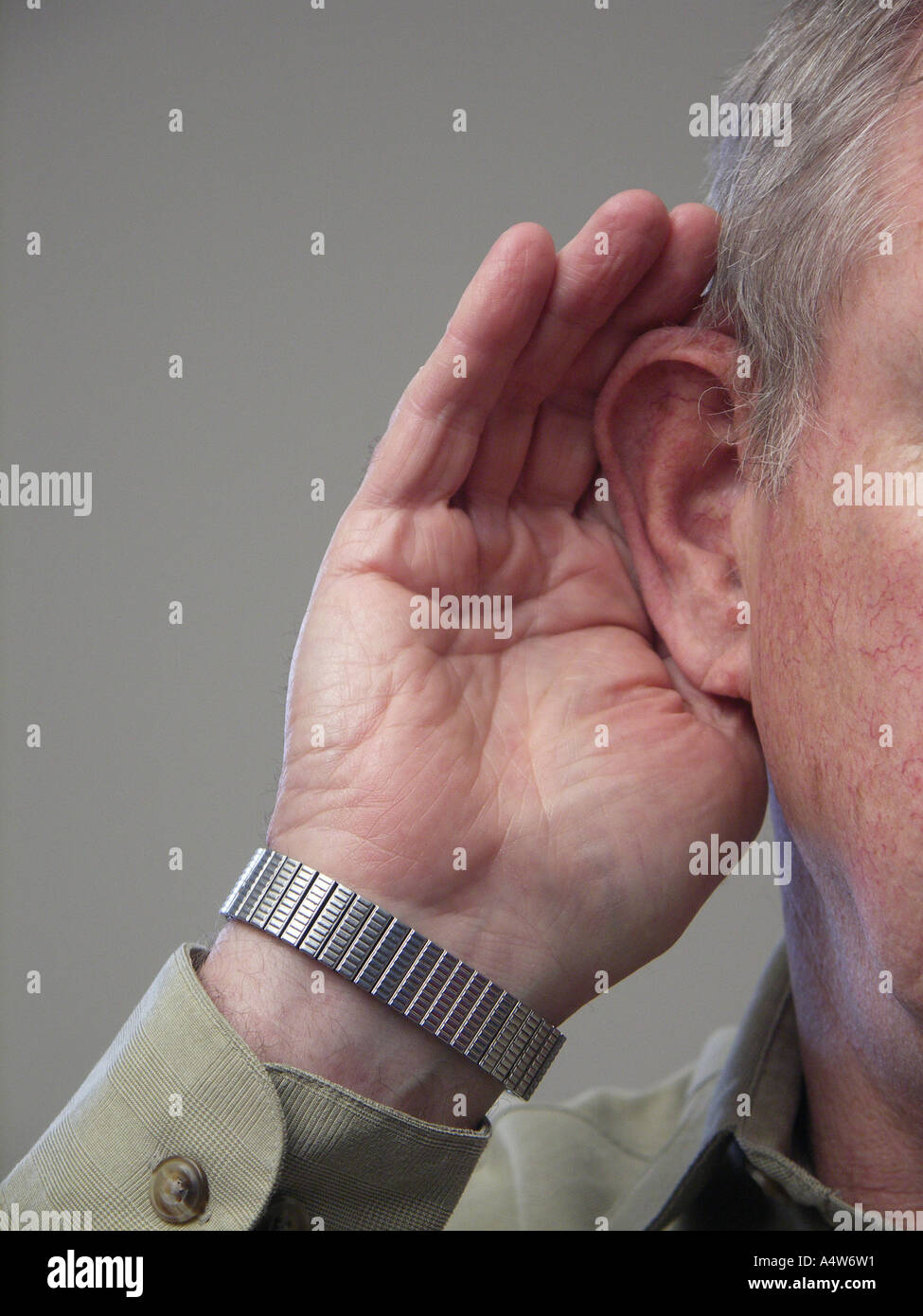 Hand cupped to ear hi-res stock photography and images - Alamy