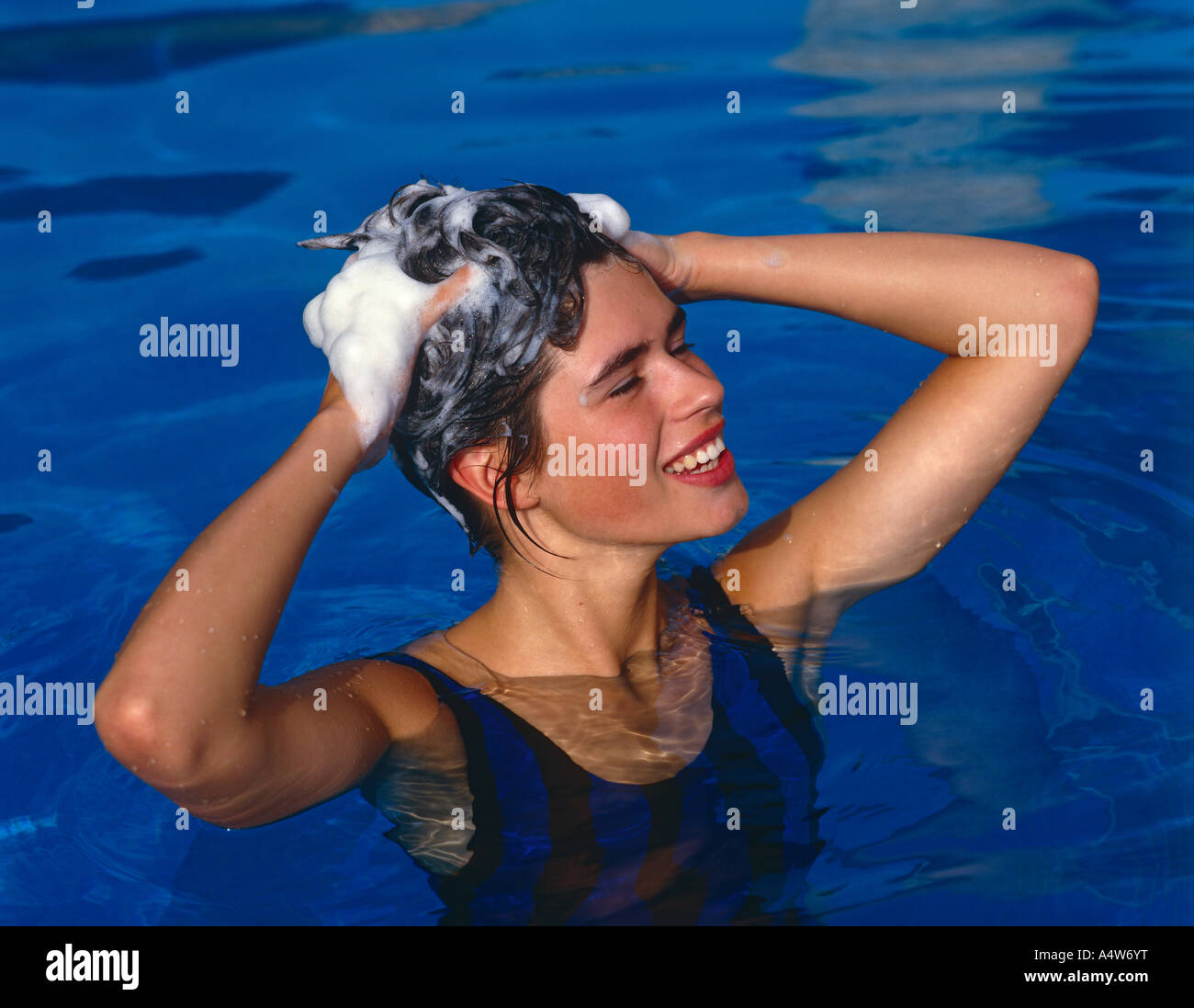 Girl shampooing hi-res stock photography and images - Alamy