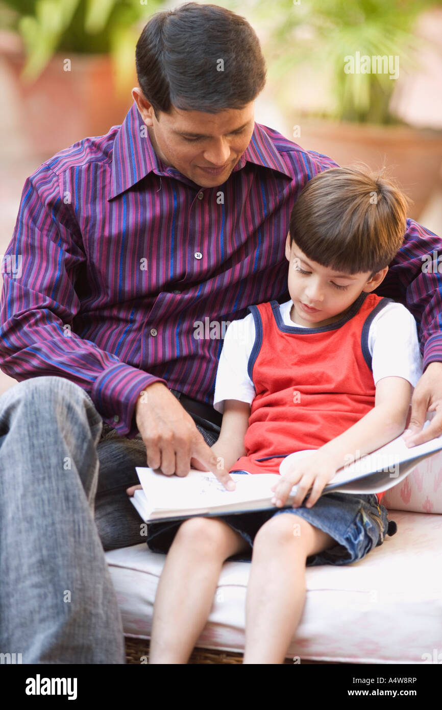 Father reading to son Stock Photo - Alamy