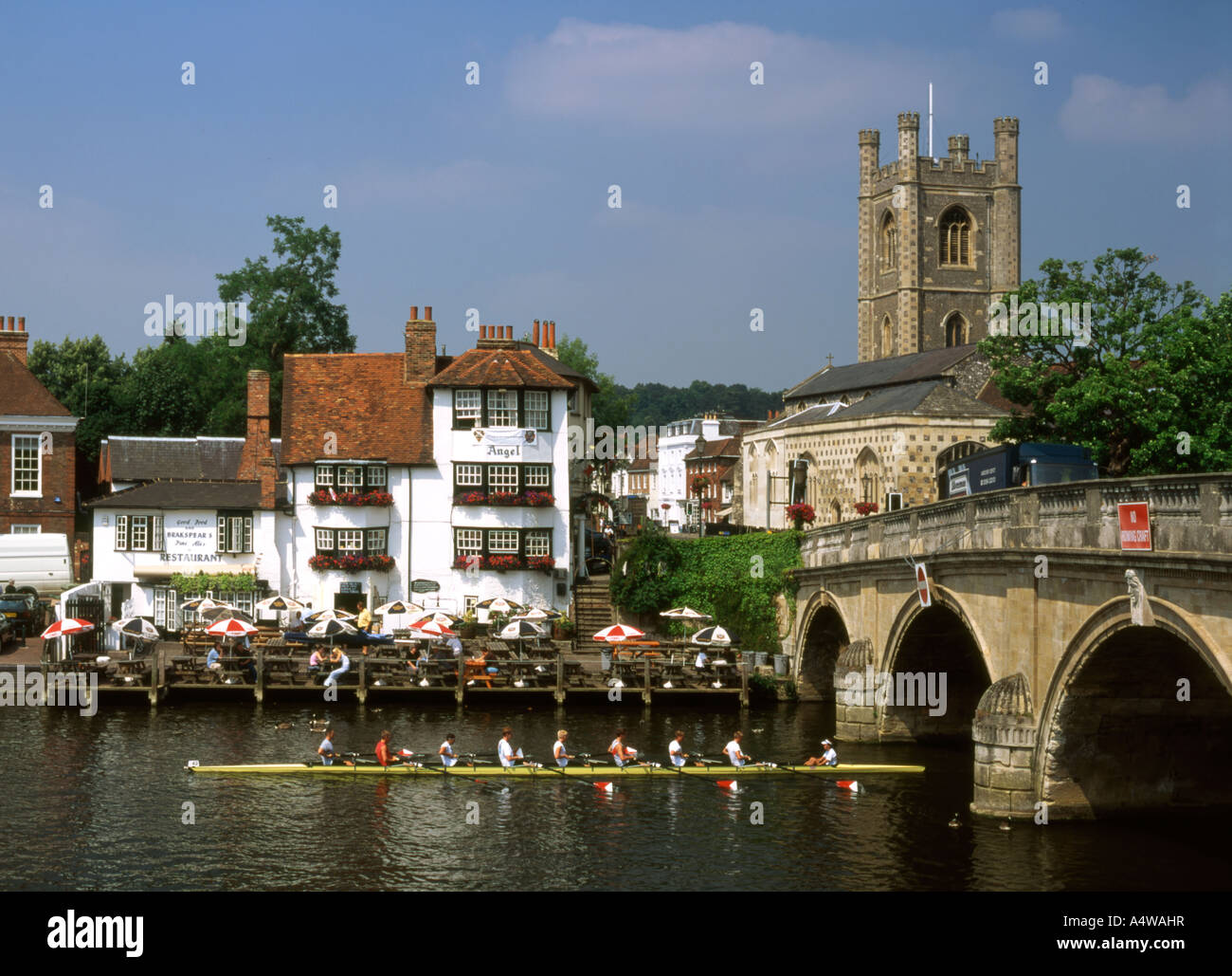 Henley bridge rowers hi-res stock photography and images - Alamy