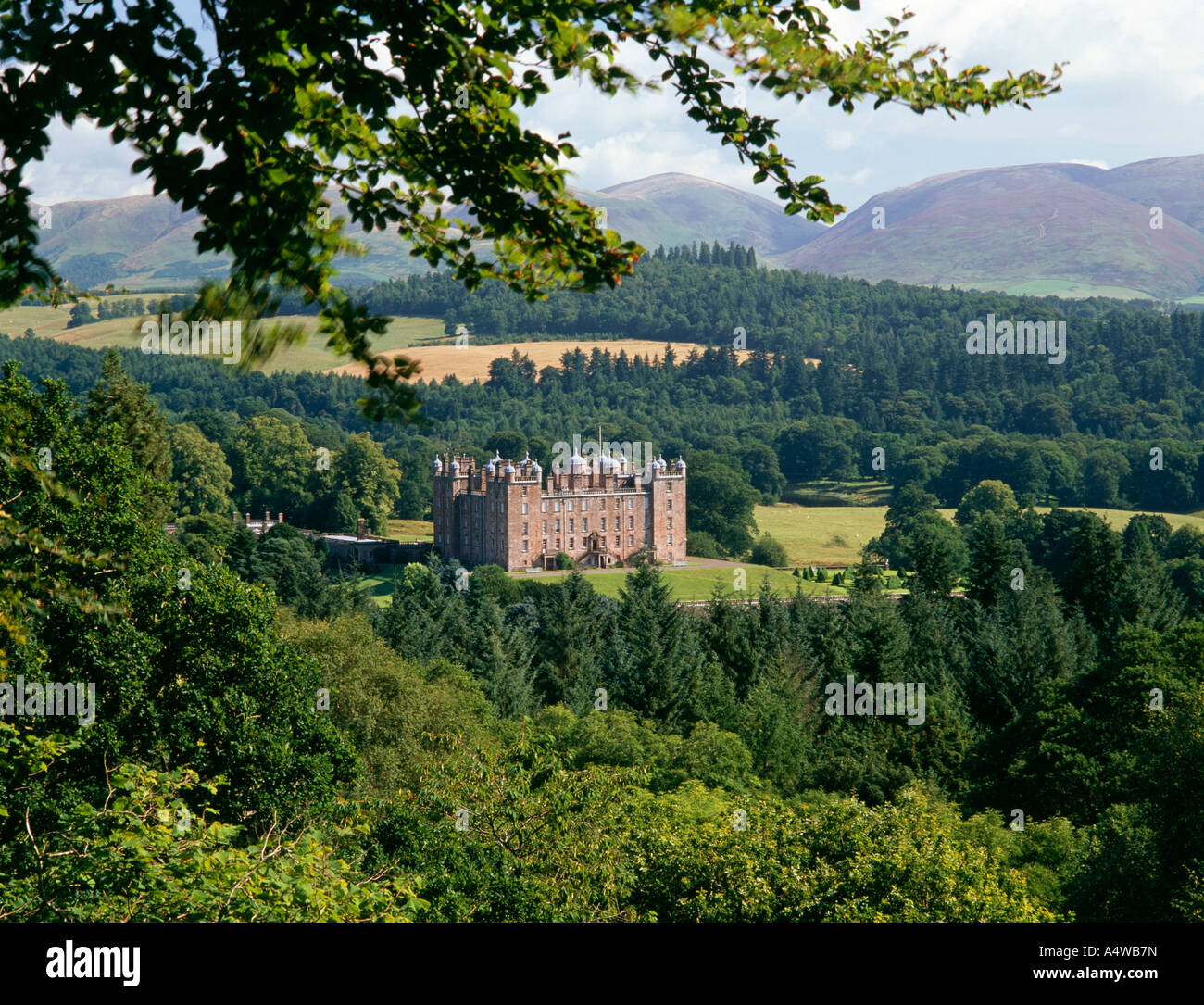 Scottish castle landscape hi-res stock photography and images - Alamy