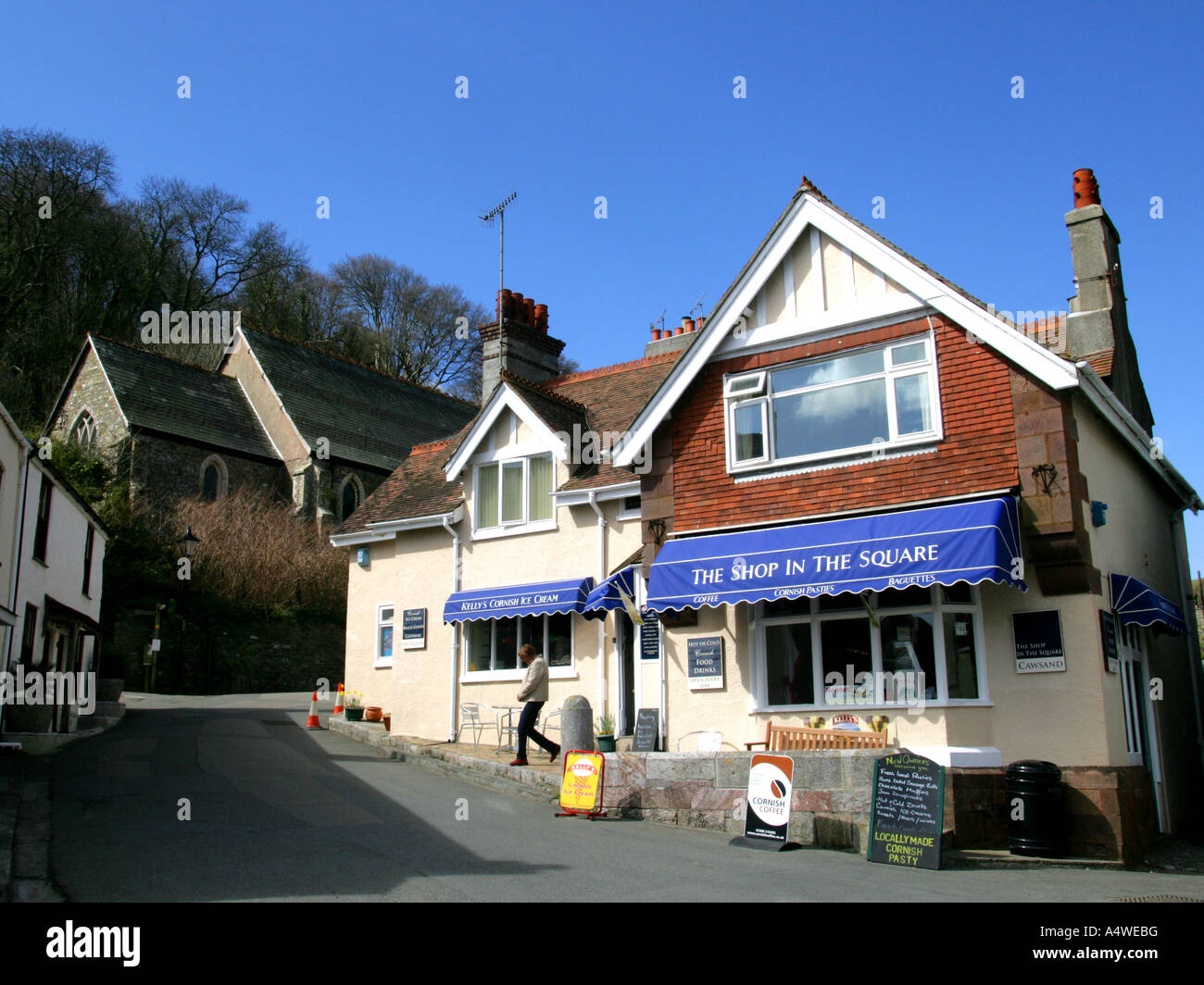 THE PICTURESQUE VILLAGE OF CAWSAND ON THE CORNISH COASTLINE ENGLAND UK ...