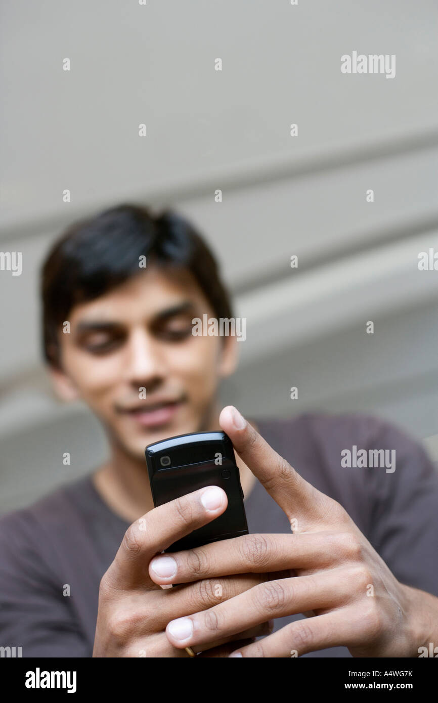 Man text messaging Stock Photo - Alamy