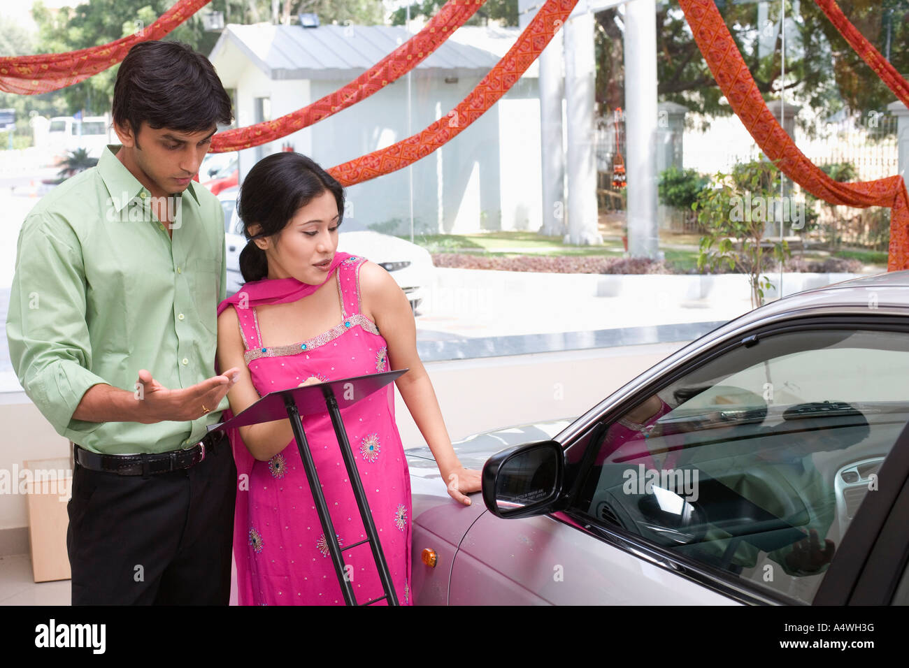 Couple admiring new car Stock Photo - Alamy Couple admiring new car Stock Photo - Alamy