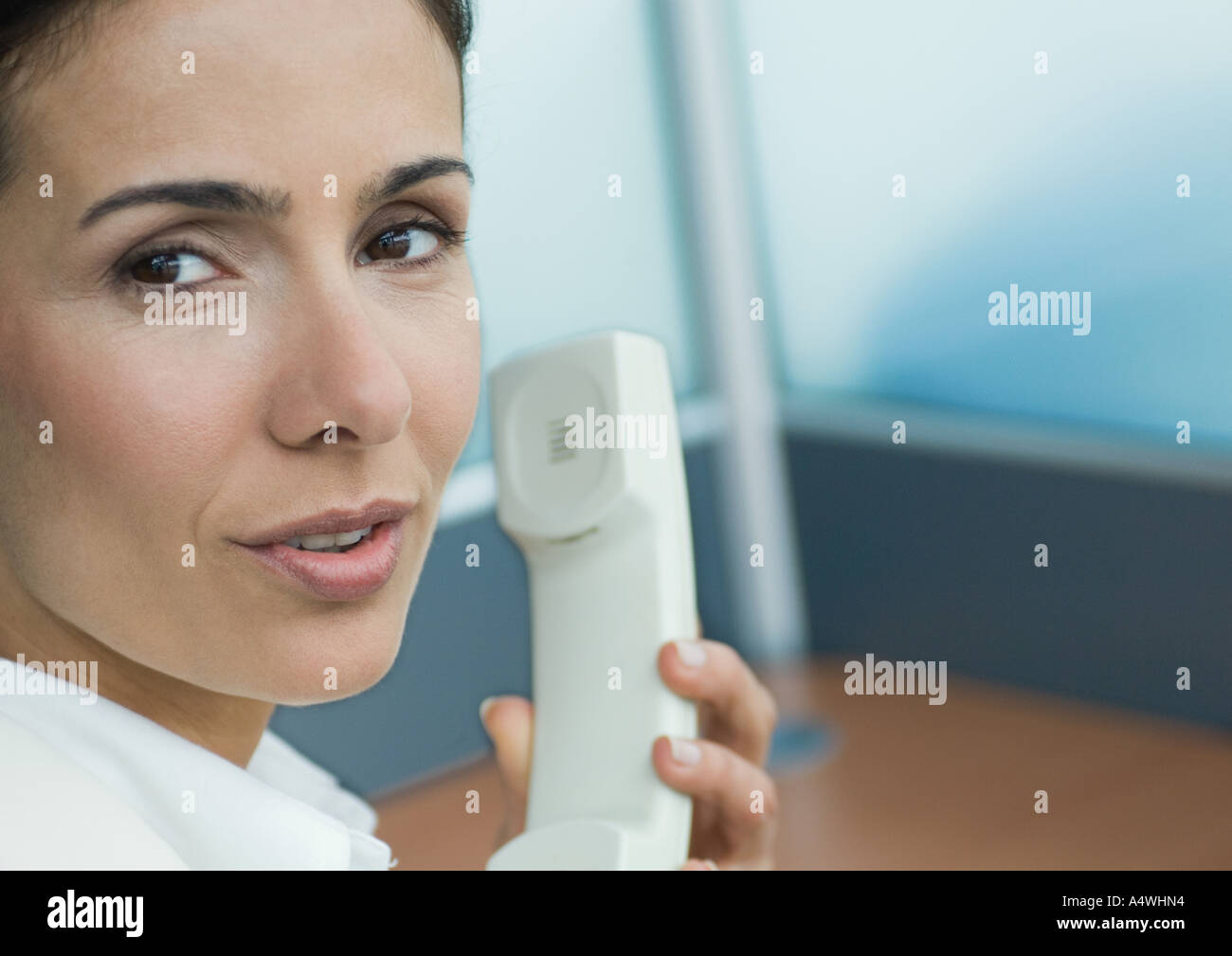 Woman looking over shoulder frame hi-res stock photography and images ...