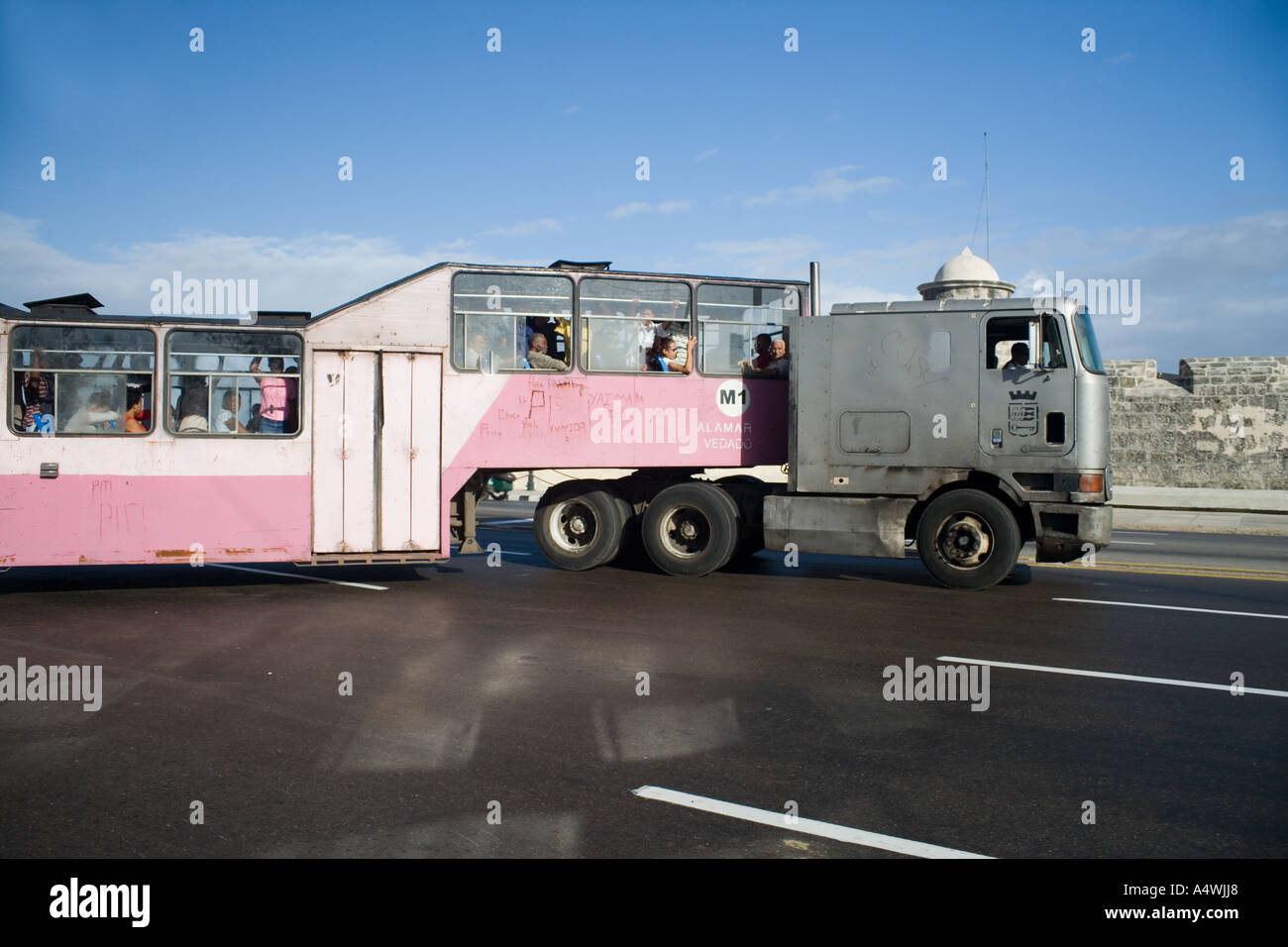 Camel bus cuba hi-res stock photography and images - Alamy