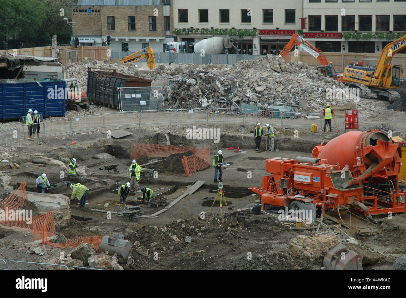 Archaeological dig in Cambridge City centre building site Stock Photo ...