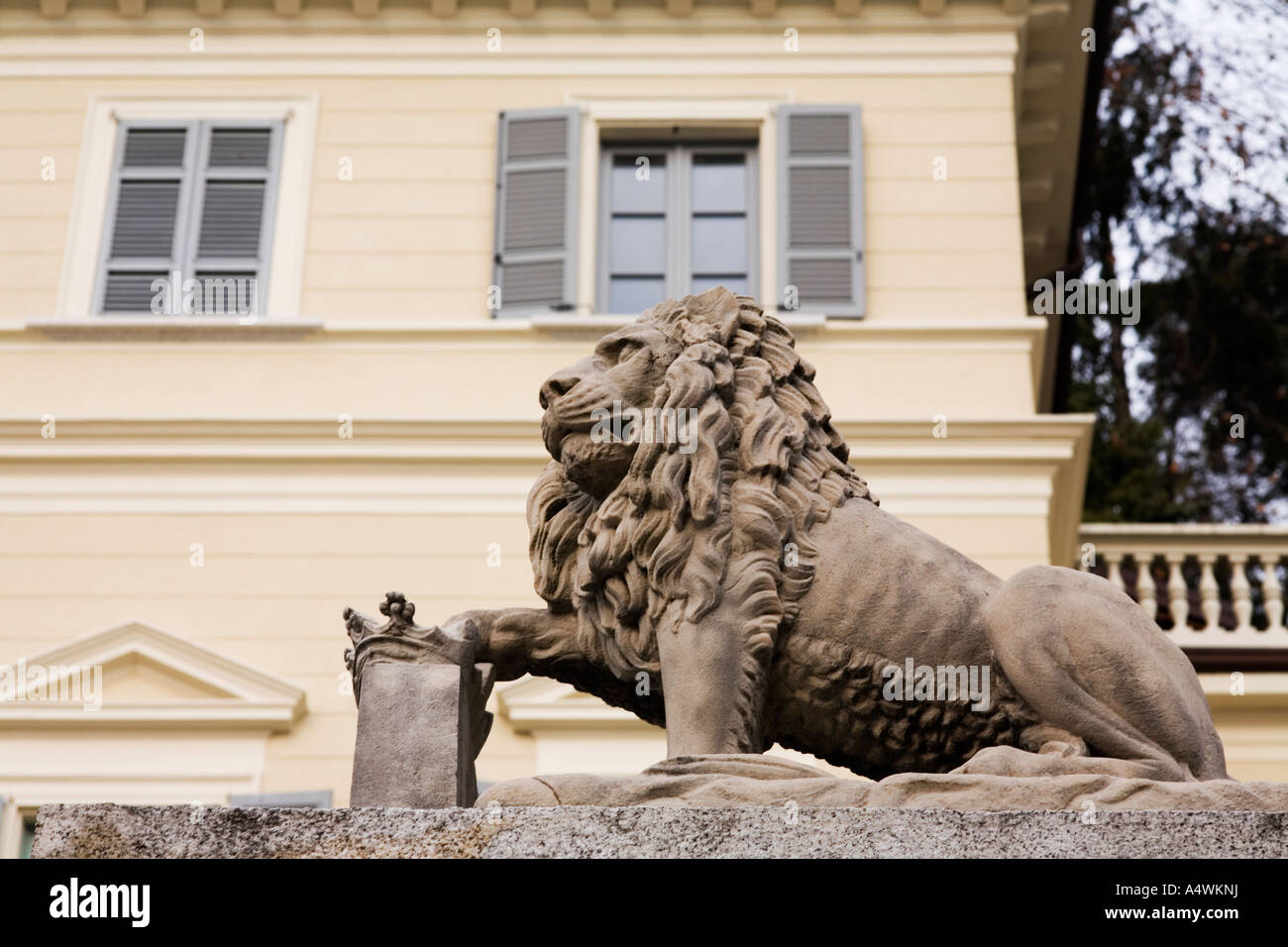 Lion guardian statue Stock Photo - Alamy